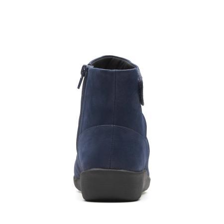Sillian tana clarks store